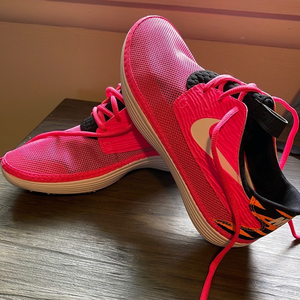 Nike Solar Soft Tennis Shoes Neon Pink With Orange An… - Gem